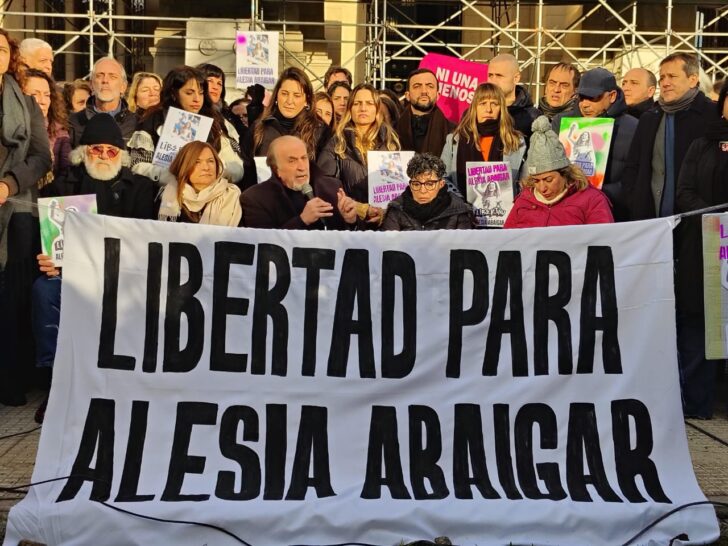 Crimen y Razón | Ordenan dejar en libertad a la funcionaria que tiró bosta en casa de Espert